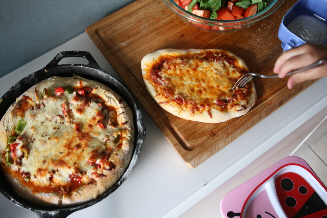 Homemade Personal Pizzas – thetidydad.com